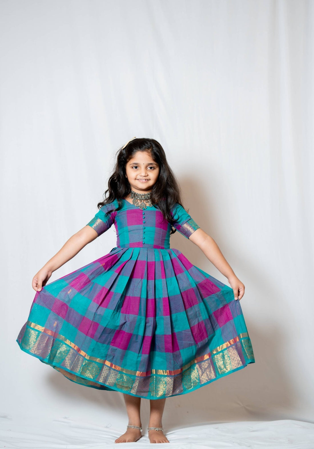 Best Twinning Outfits - Matching Indian Clothes - Mooshak